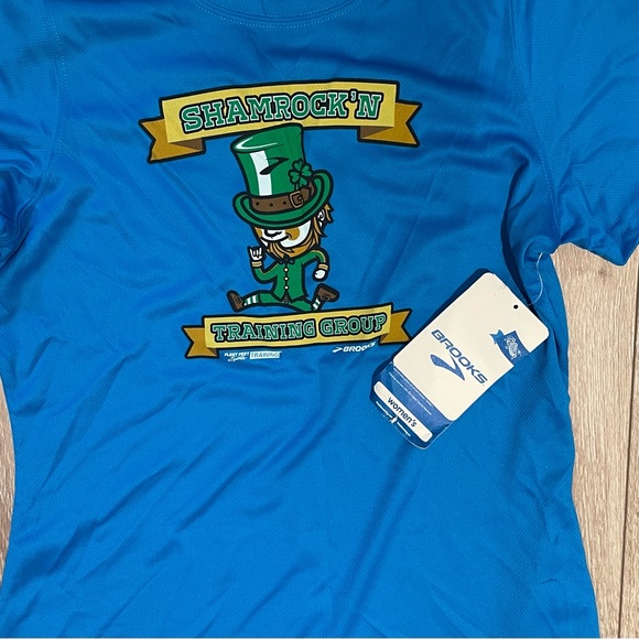 Brooks | Tops | Nwt Brooks Blue Shamrockn Training Group Womens Short ...
